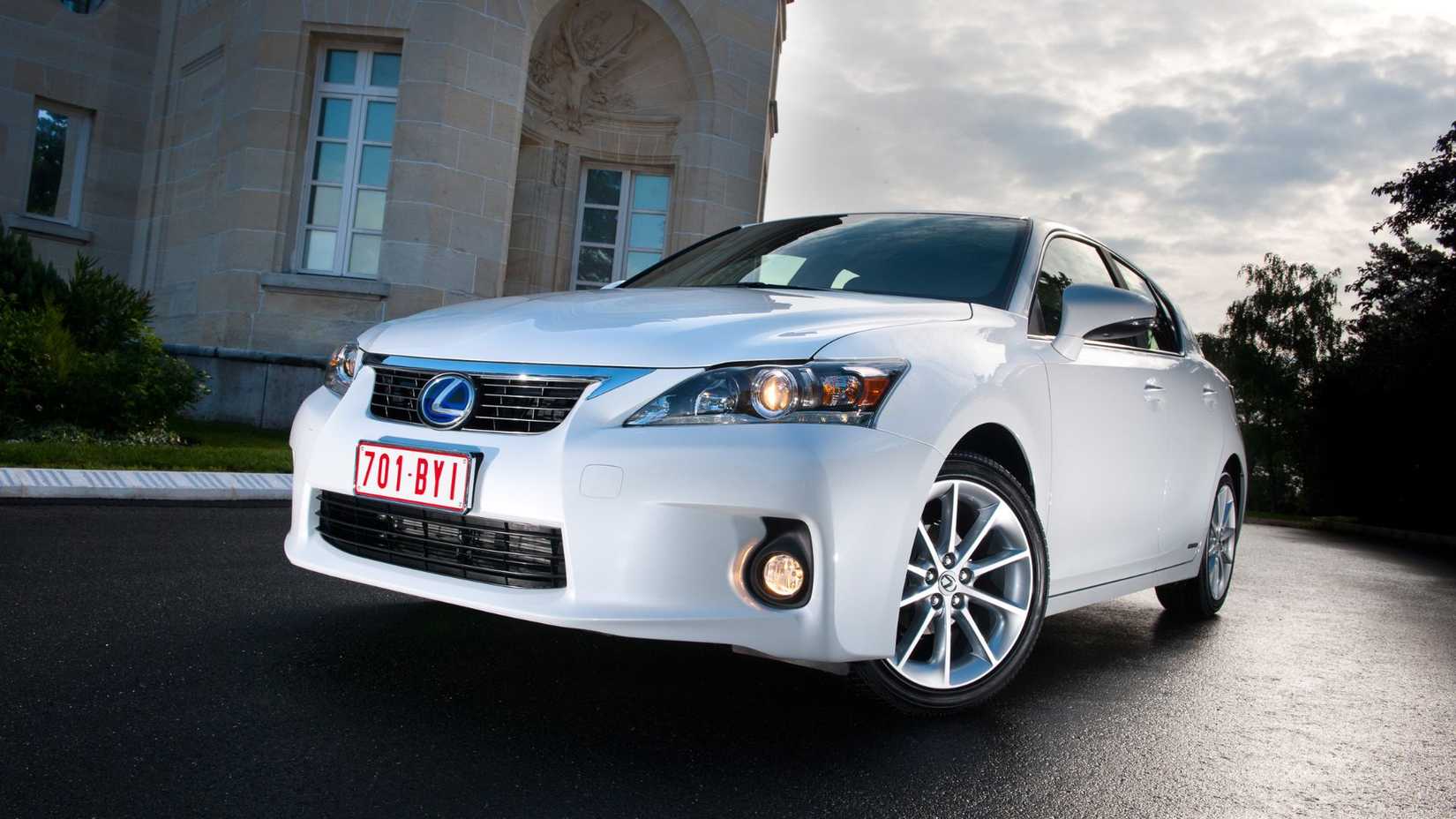 2012 Lexus CT 200h Pricing, Photos & Specs