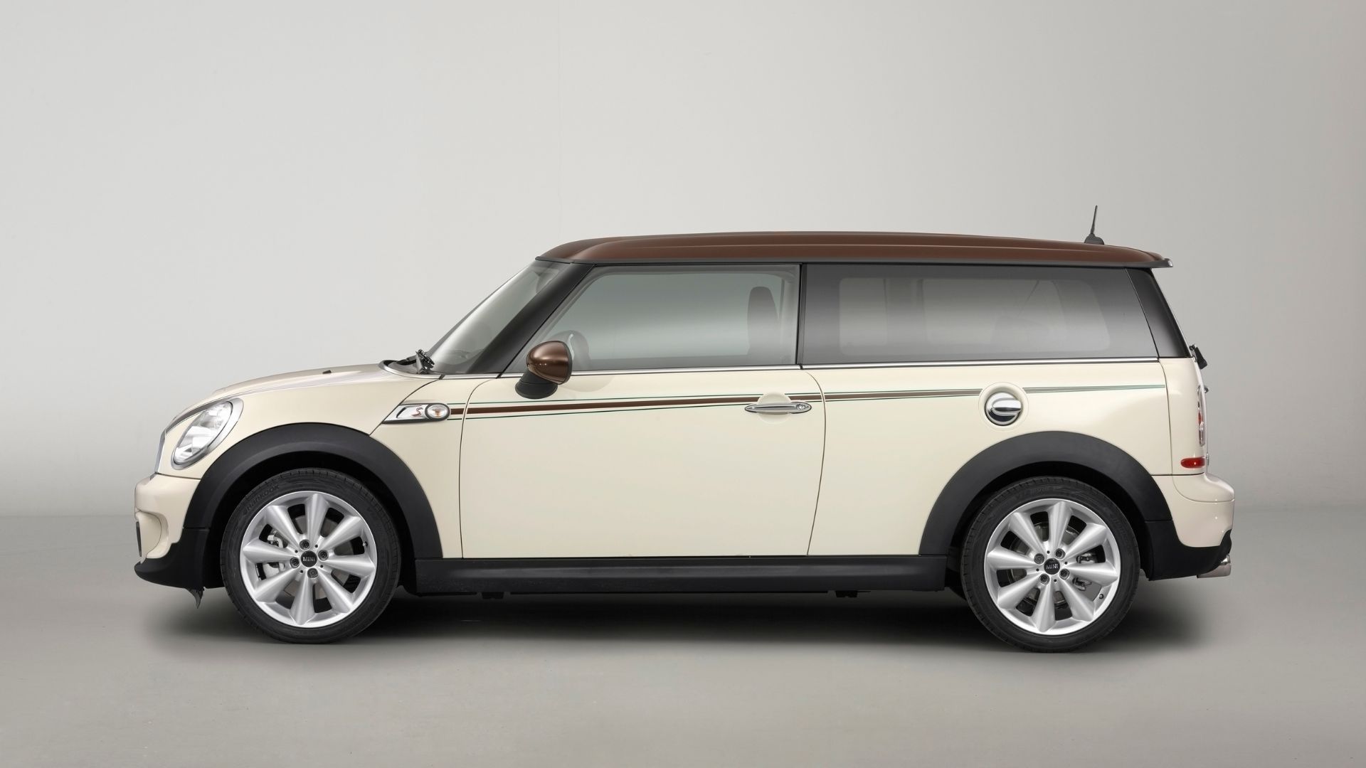 2012 Mini Cooper Clubman Pricing, Photos & Specs
