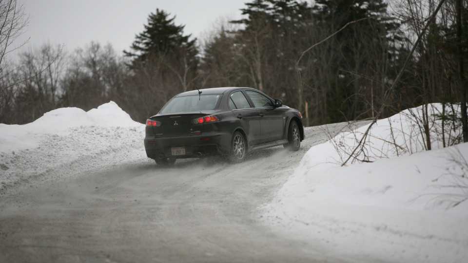 2012 Mitsubishi Lancer Evolution Pricing, Photos & Specs