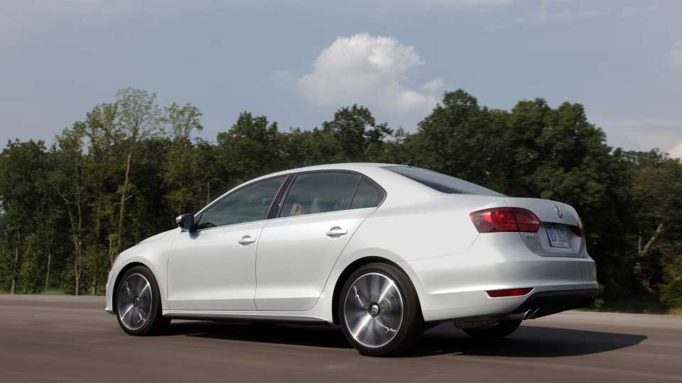 2012 Volkswagen GLI Pricing, Photos & Specs