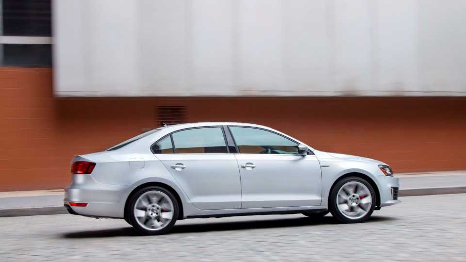 2012 Volkswagen GLI Pricing, Photos & Specs