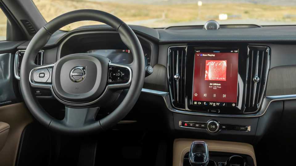 2025 Volvo V90 Cross Country Pricing, Photos & Specs