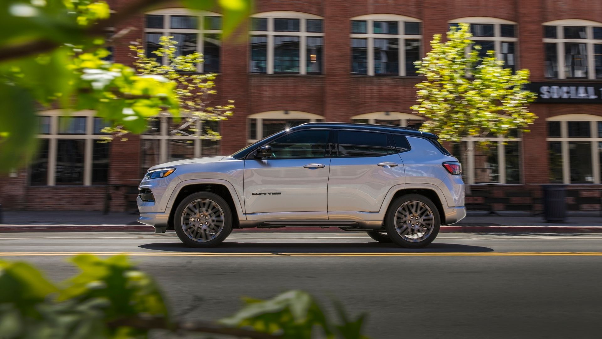 Jeep Compass Vs. Cherokee: Rugged Crossovers Compared - Dumoid.com