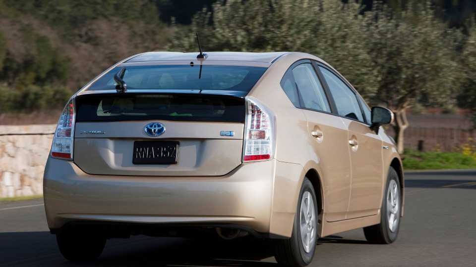 2011 Toyota Prius Pricing, Photos & Specs