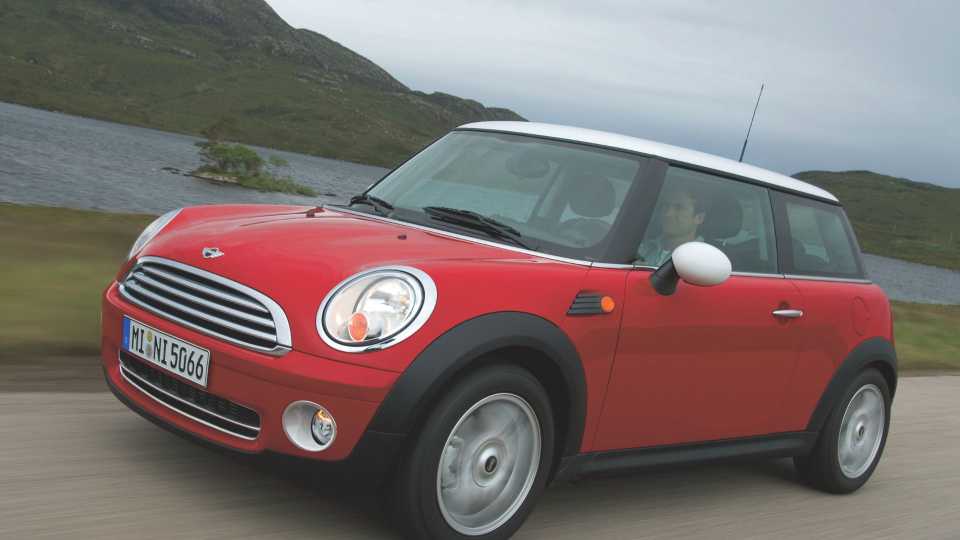2012 Mini Cooper Hardtop Pricing, Photos & Specs