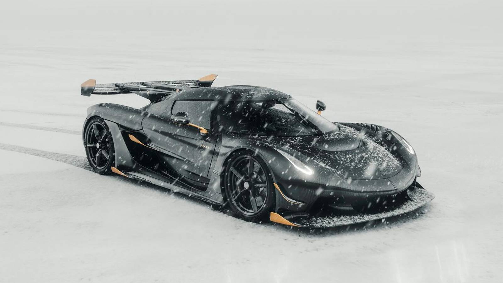 Koenigsegg Has Built A Naked Carbon Jesko Attack With Real Gold