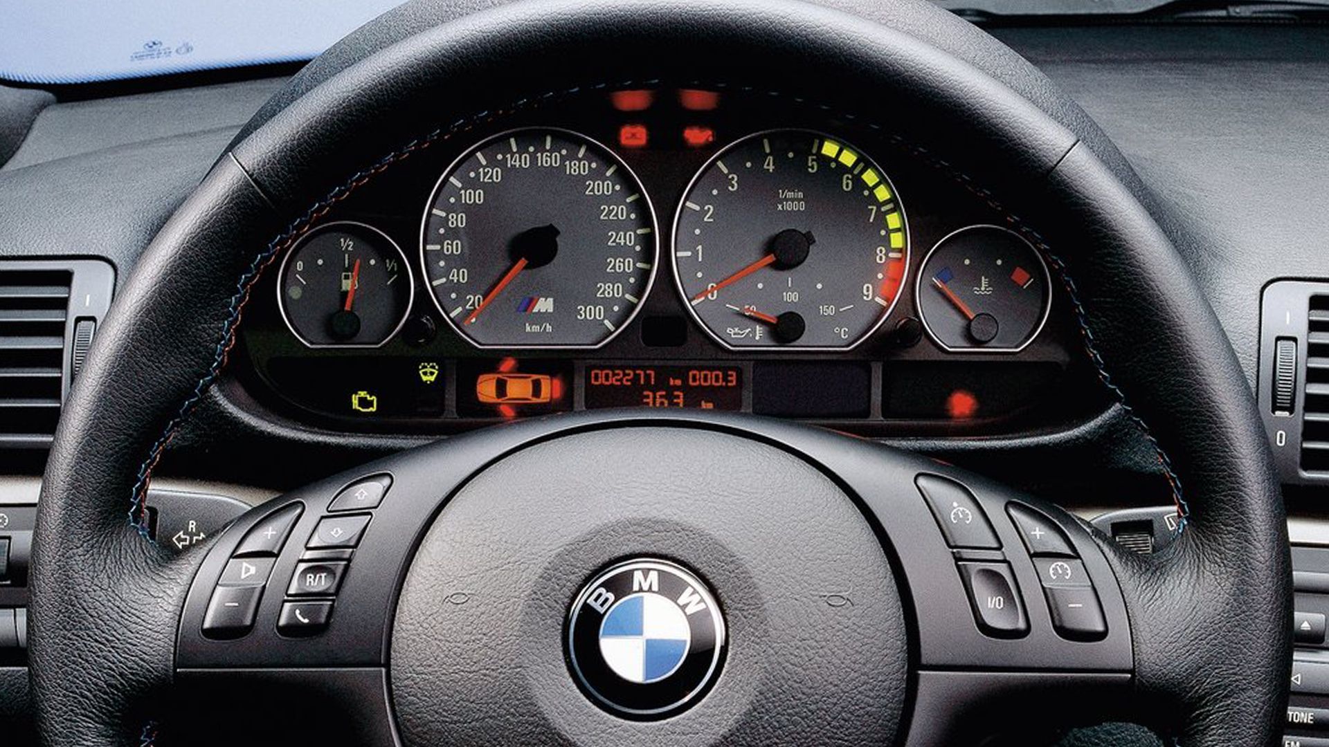What car has the perfect gauge cluster?