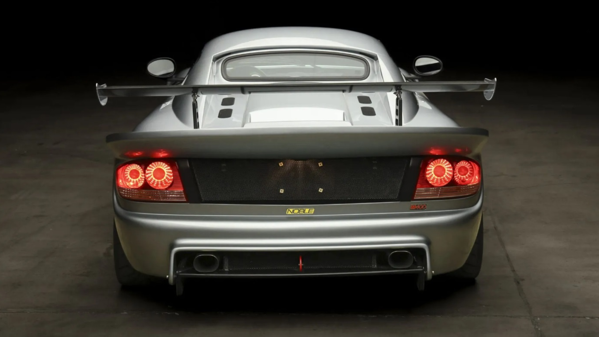 Noble M400 Rear Category:Noble M400 Wikimedia Commons