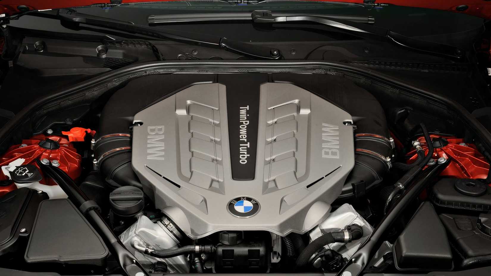 2008 BMW X6 xDrive50i: The First SUV with a Hot-Vee V8 Engine