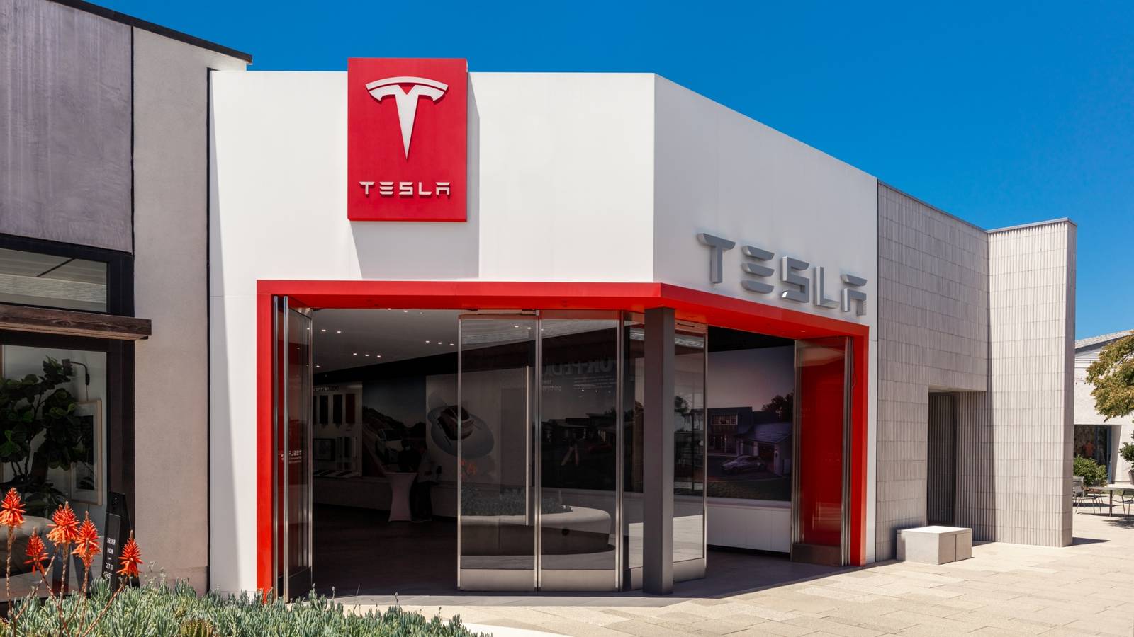 Tesla Could Lose Direct-Sale Permits In New York, Rival EV Brands Could ...