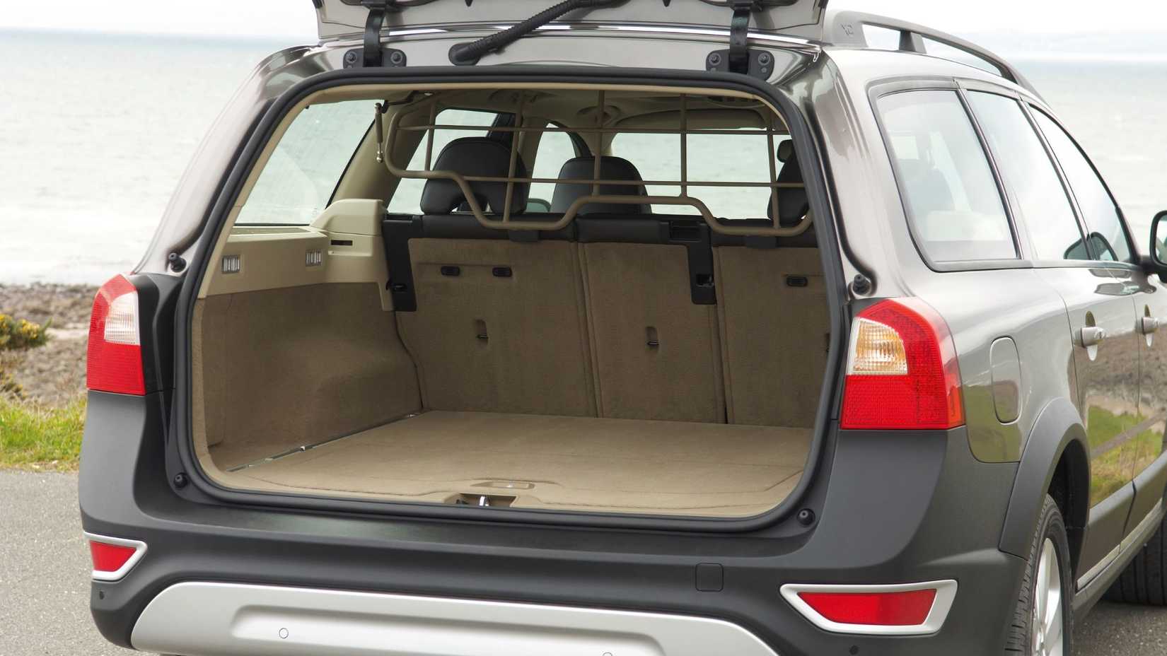 Volvo XC70: The Dependable and Practical Off-Road Station Wagon