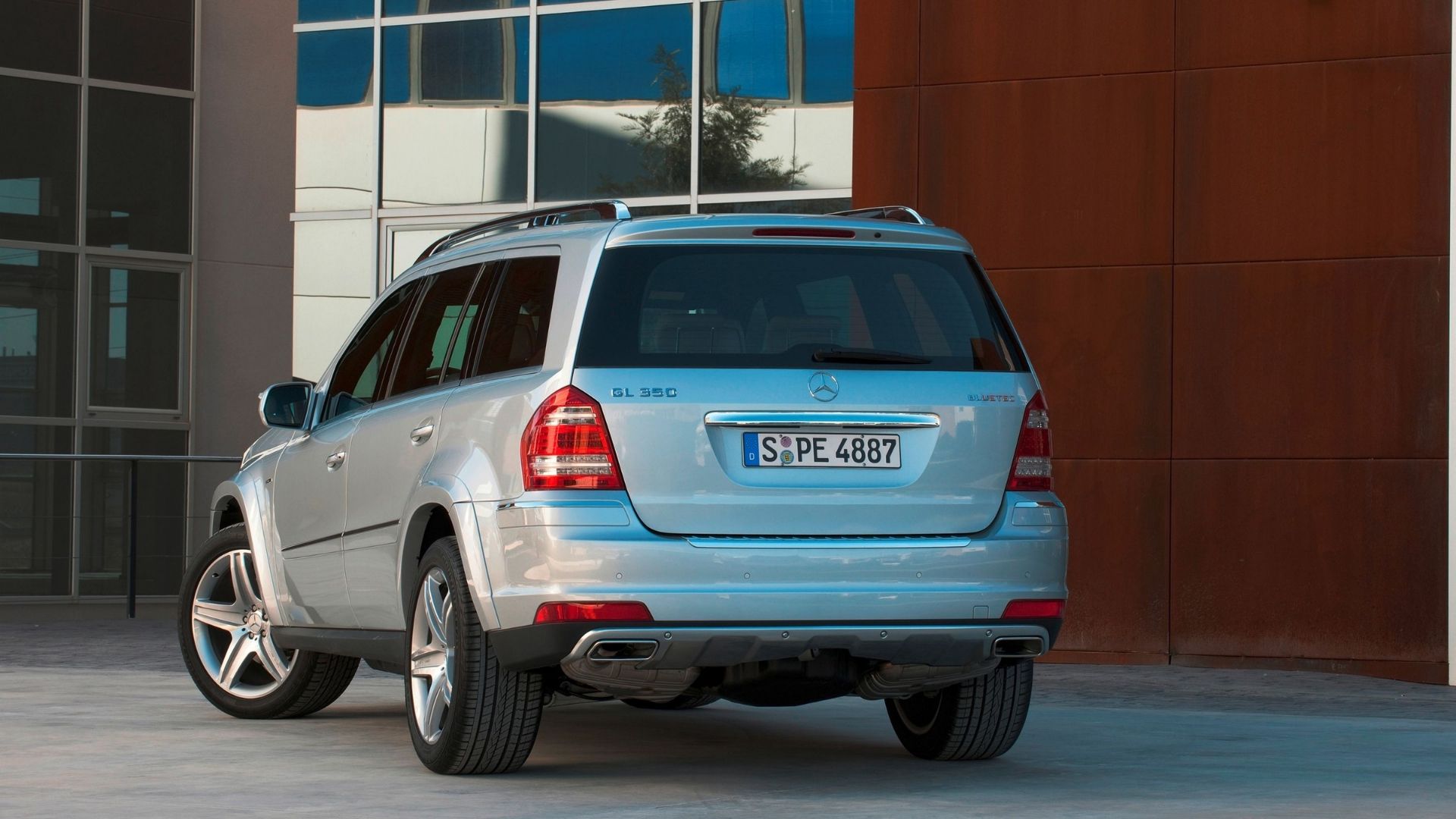 2009 Mercedes-Benz GL-Class Review, Pricing, Photos, and Specs