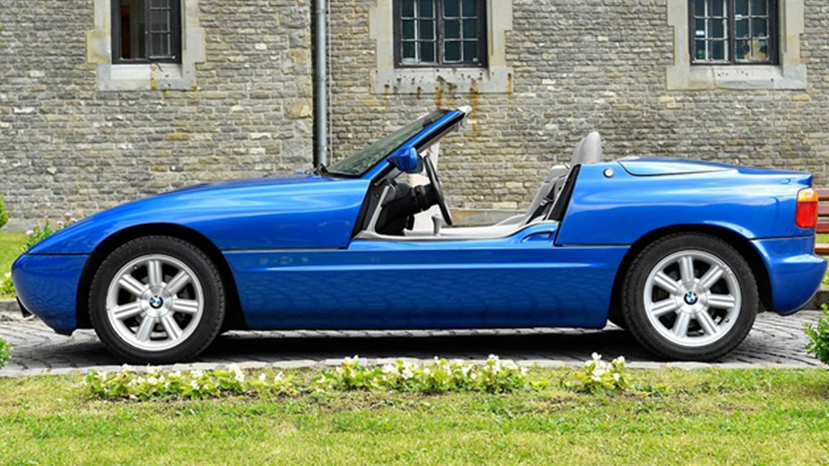 BMW Z1: The Quirky Roadster with Sliding Doors and Removable Panels