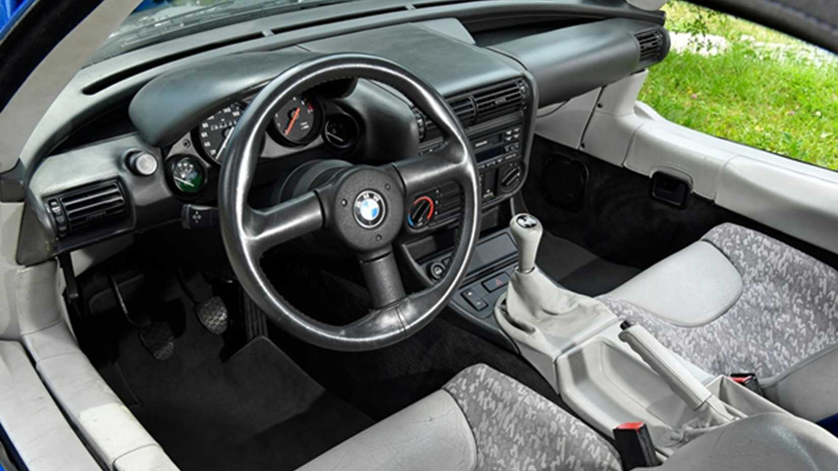 BMW Z1: The Quirky Roadster with Sliding Doors and Removable Panels