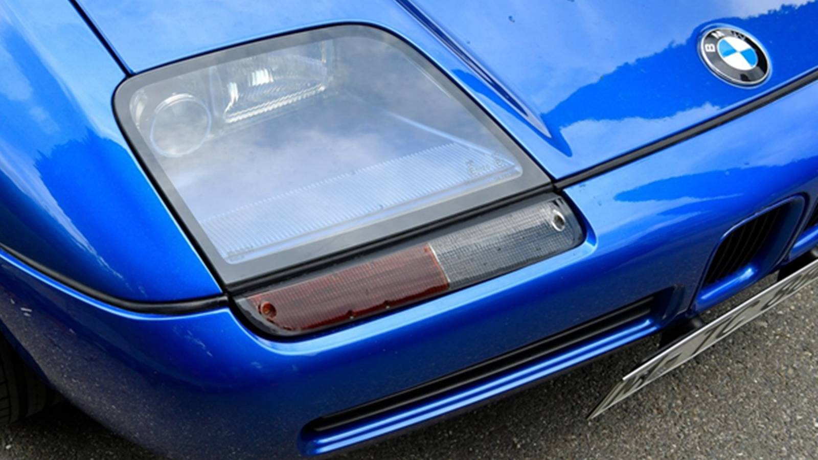 BMW Z1: The Quirky Roadster with Sliding Doors and Removable Panels
