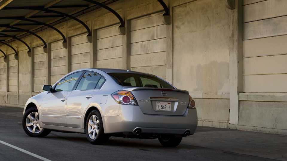 2009 Nissan Altima Pricing, Photos & Specs
