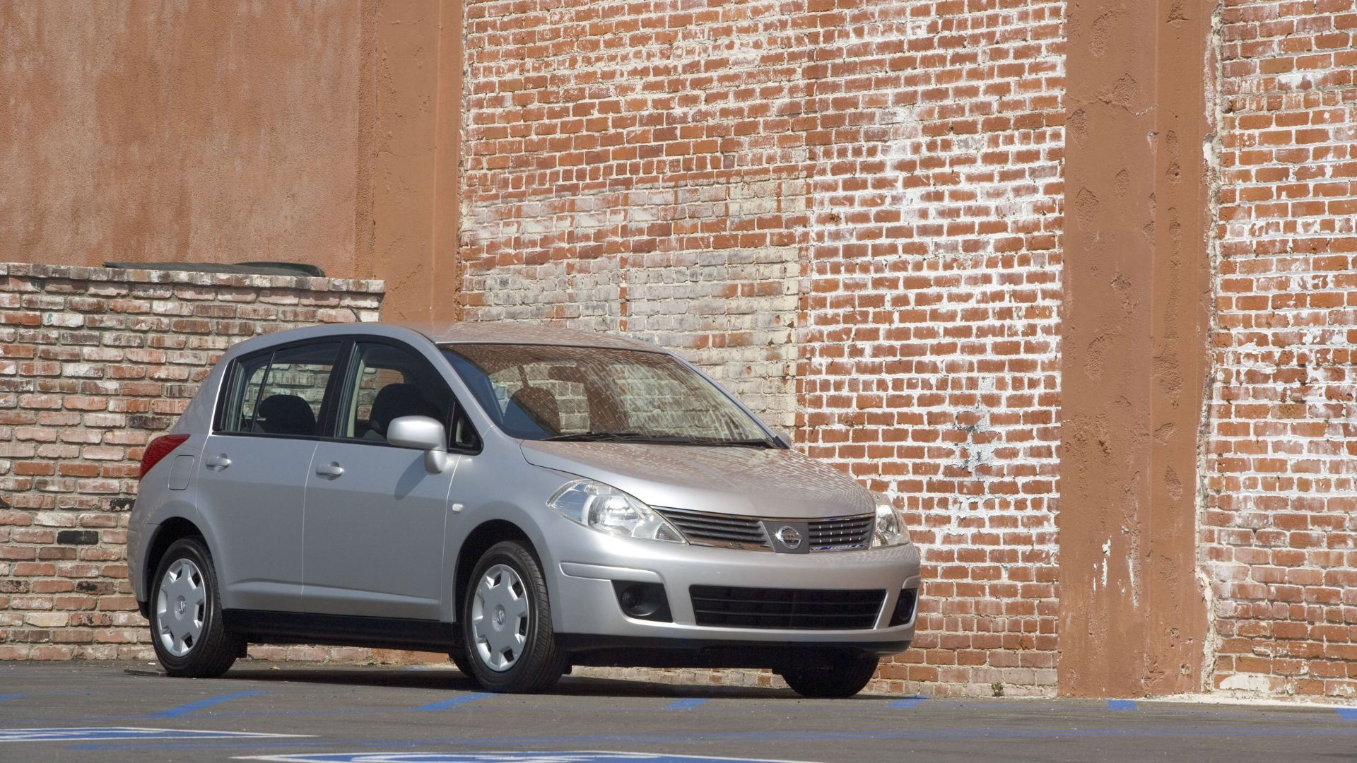 2009 Nissan Versa Hatchback Pricing, Photos & Specs