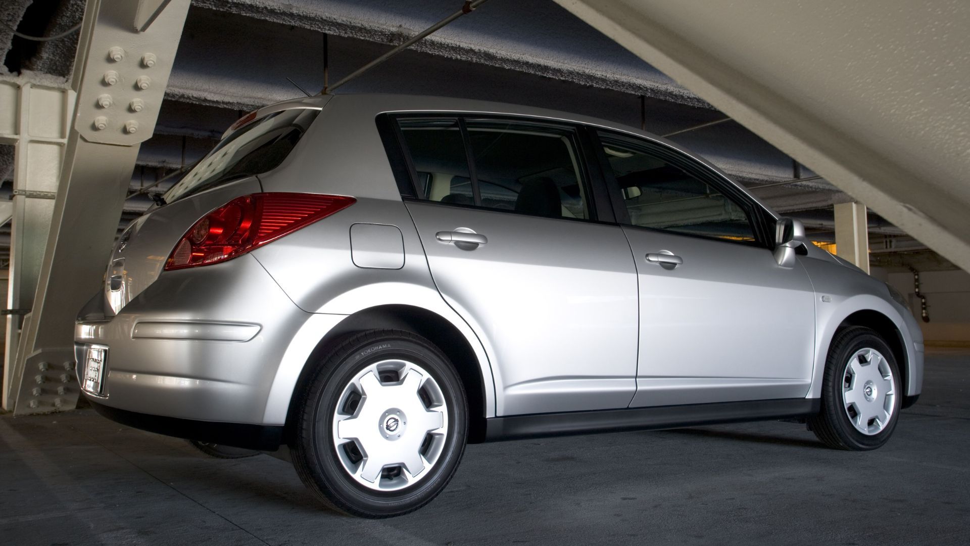 2009 Nissan Versa Hatchback Pricing, Photos & Specs