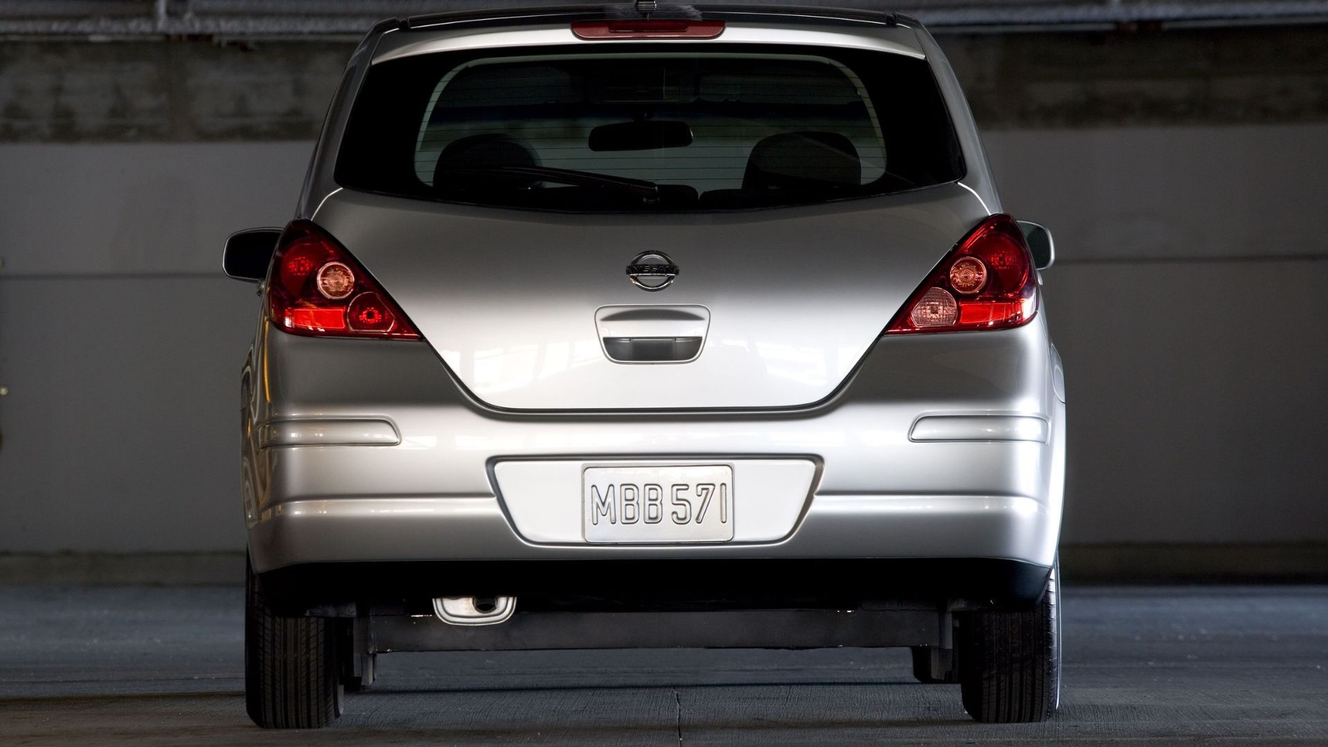 2009 Nissan Versa Hatchback Pricing, Photos & Specs