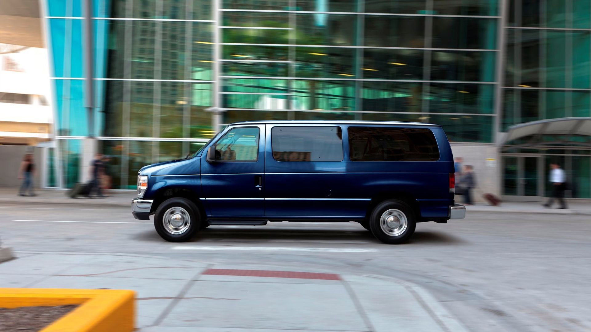 2008 Ford Econoline Passenger Van Pricing, Photos & Specs