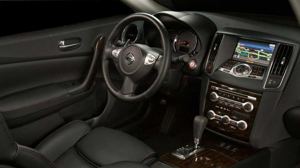 2010 Nissan Maxima Pricing, Photos & Specs