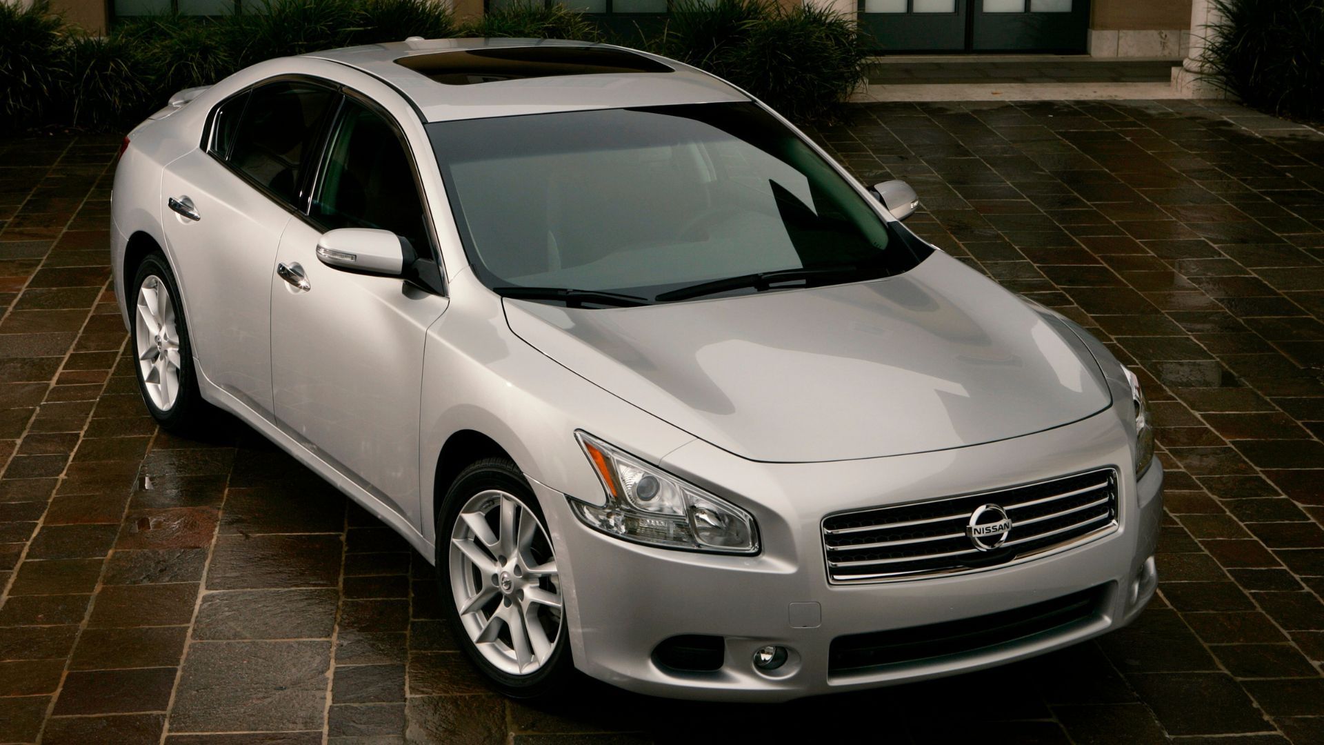 2011 Nissan Maxima Pricing, Photos & Specs