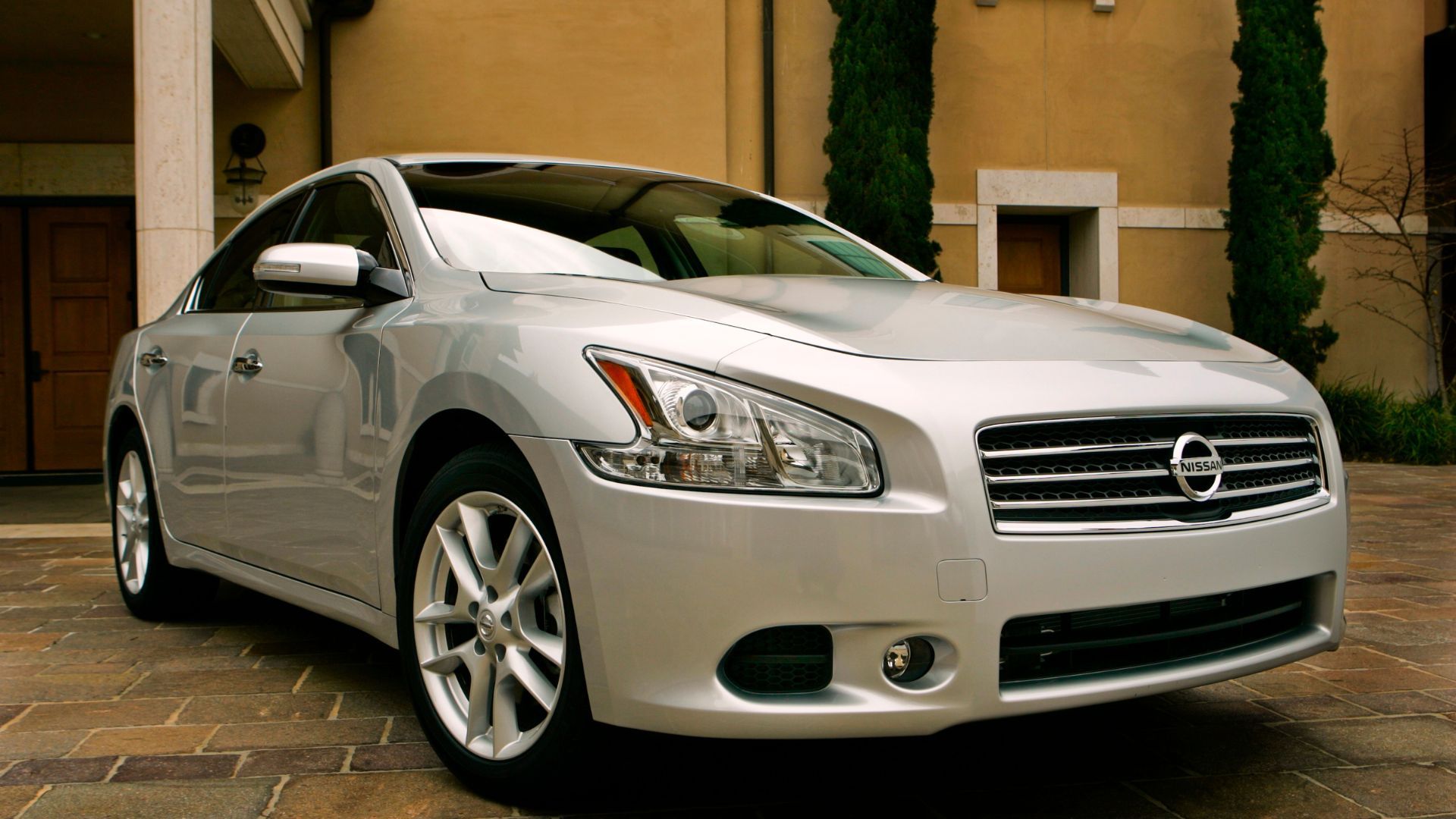 2011 Nissan Maxima Pricing, Photos & Specs