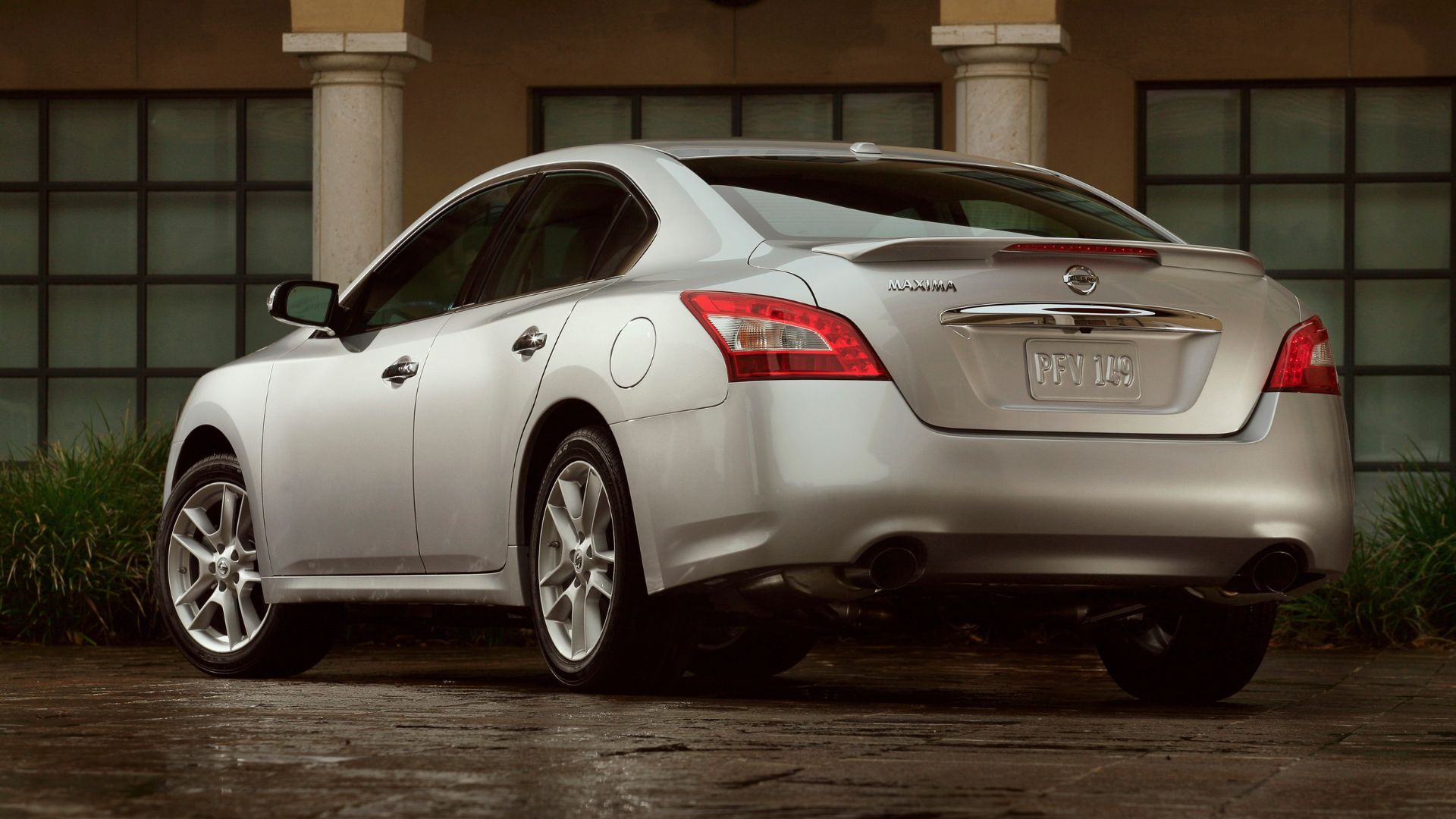 2011 Nissan Maxima Pricing, Photos & Specs