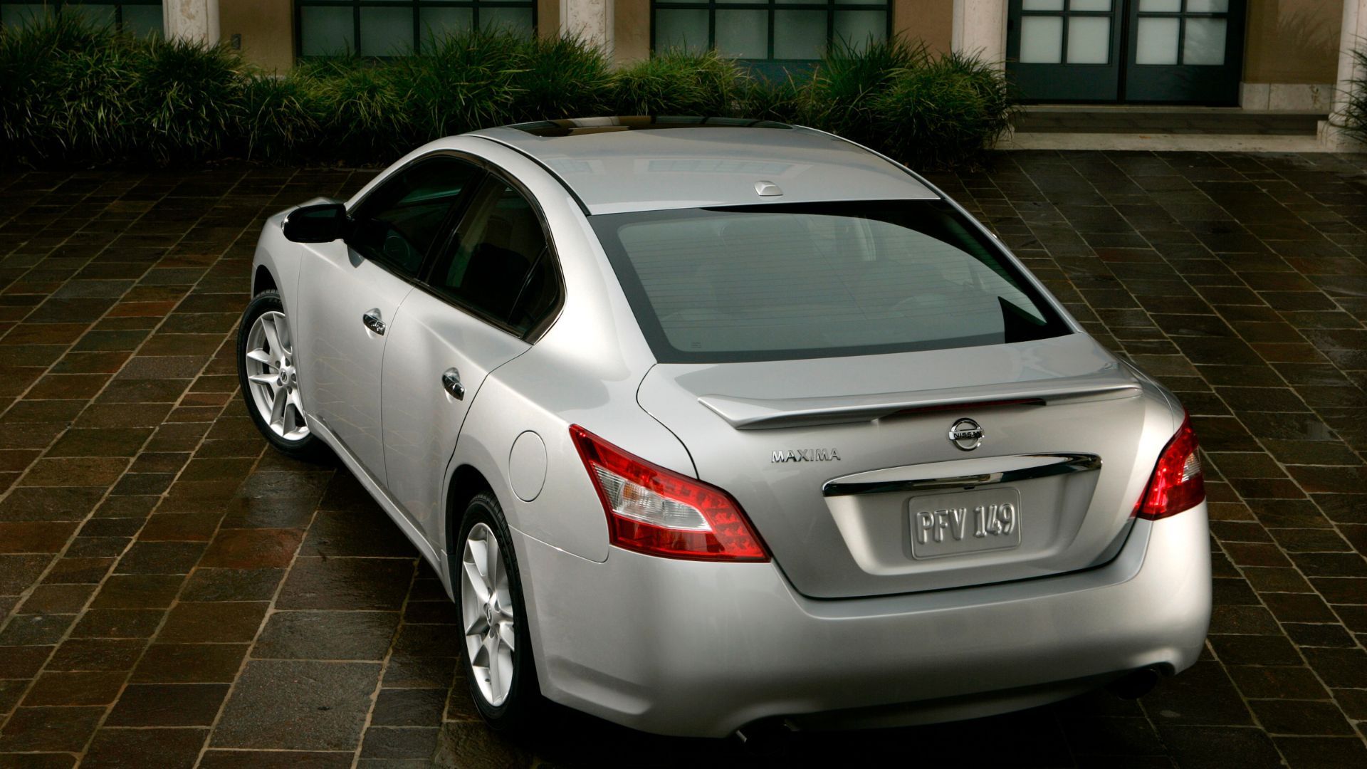 2011 Nissan Maxima Pricing, Photos & Specs