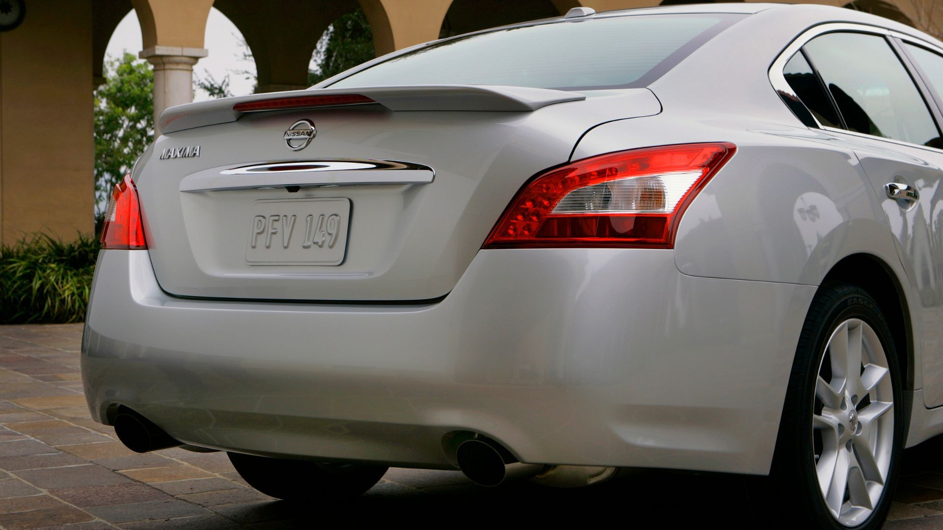 2010 Nissan Maxima Pricing, Photos & Specs