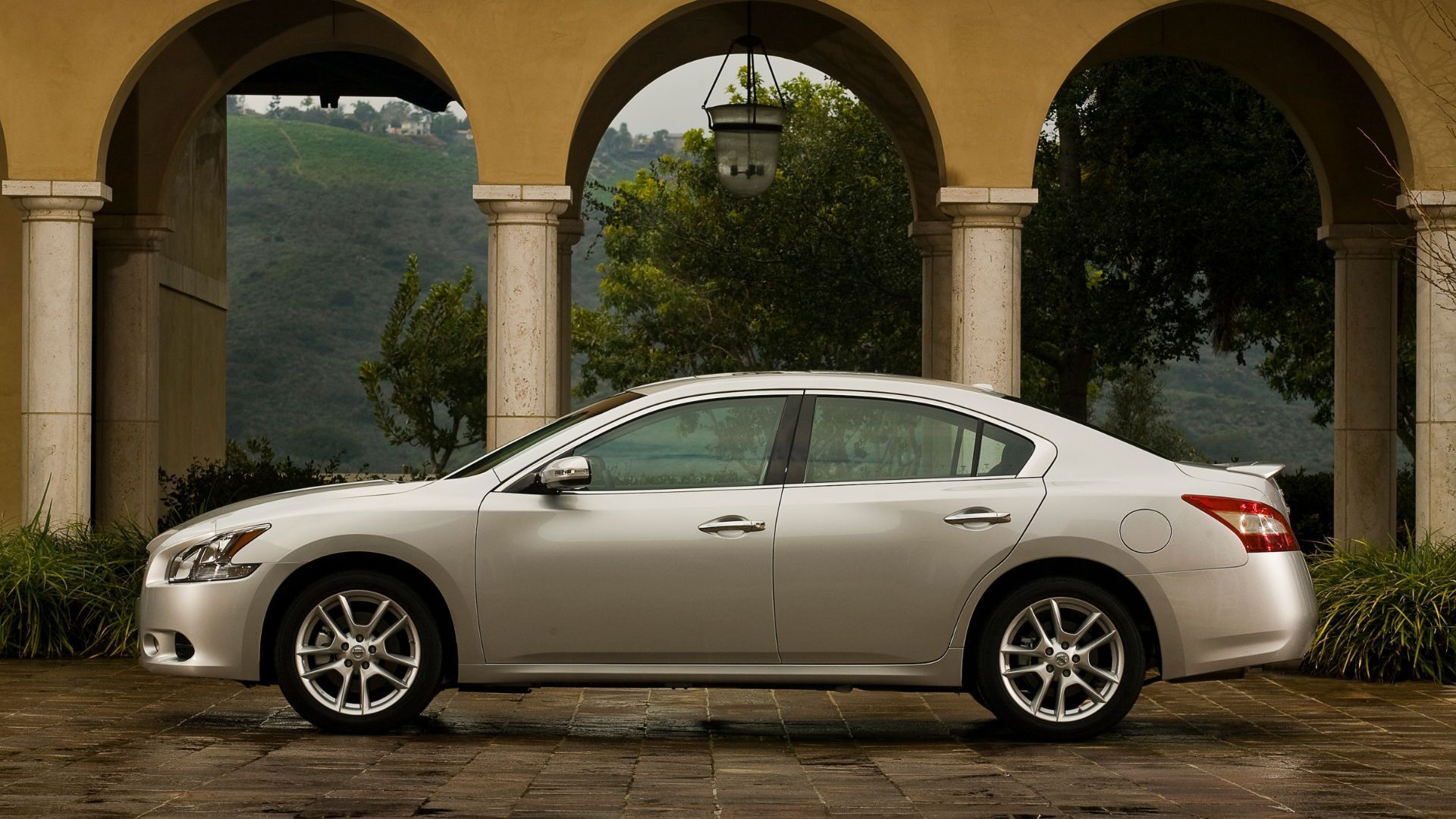 2011 Nissan Maxima Pricing, Photos & Specs