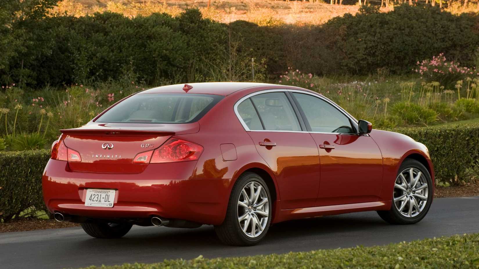 Infiniti's G37 is The Quickest Reliable Car You Can Buy On A $10K Budget