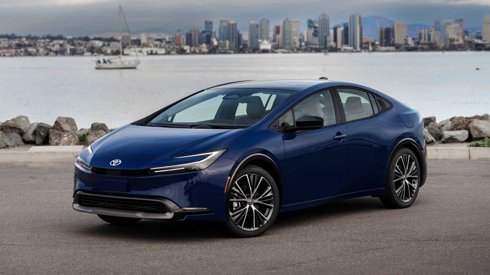 2025 Toyota Prius Photo Gallery: Interior and Exterior