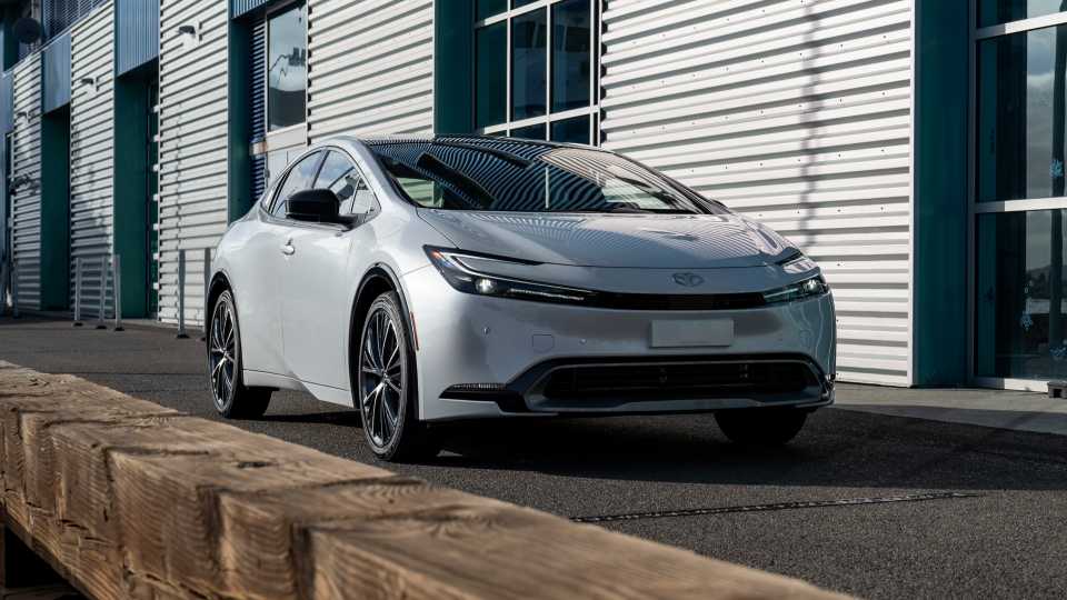 2025 Toyota Prius Photo Gallery: Interior and Exterior