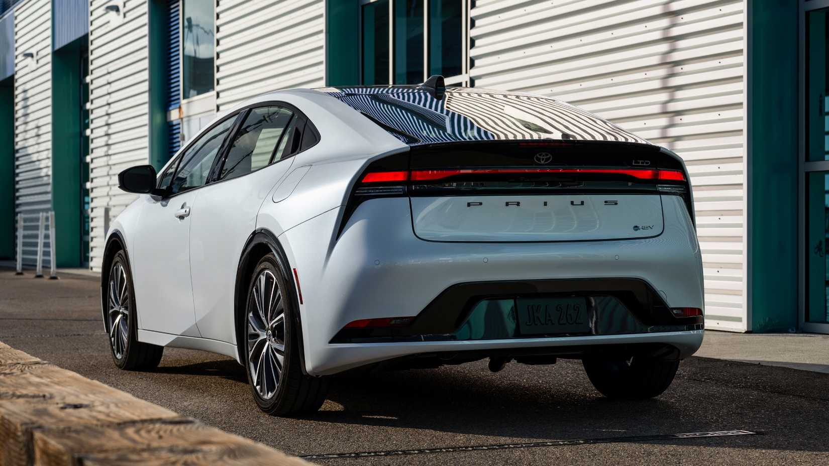 2025 Toyota Prius Photo Gallery: Interior and Exterior