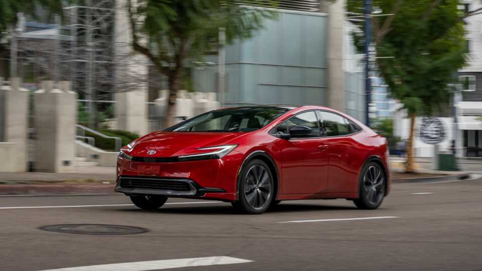 2025 Toyota Prius Photo Gallery: Interior and Exterior