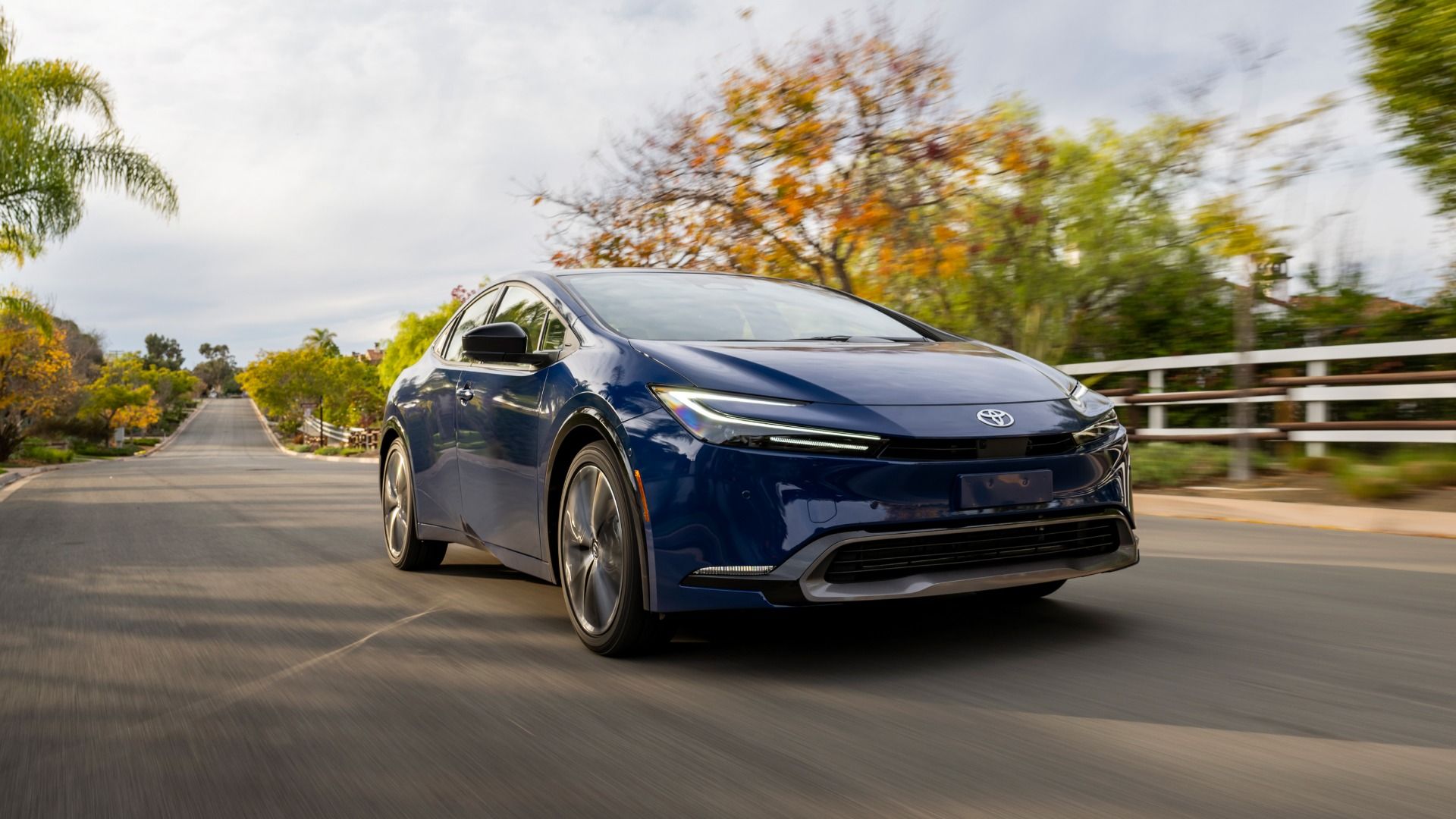 2025 Toyota Prius Photo Gallery: Interior and Exterior