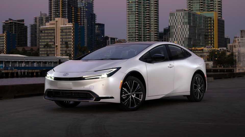 2025 Toyota Prius Photo Gallery: Interior and Exterior