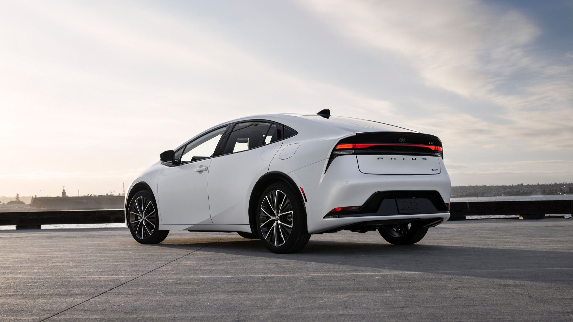 2025 Toyota Prius Photo Gallery: Interior and Exterior