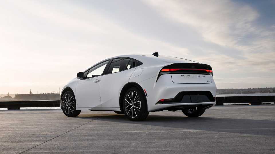 2025 Toyota Prius Photo Gallery: Interior and Exterior