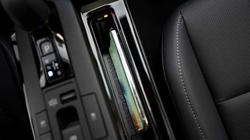 2025 Toyota Prius Photo Gallery: Interior and Exterior
