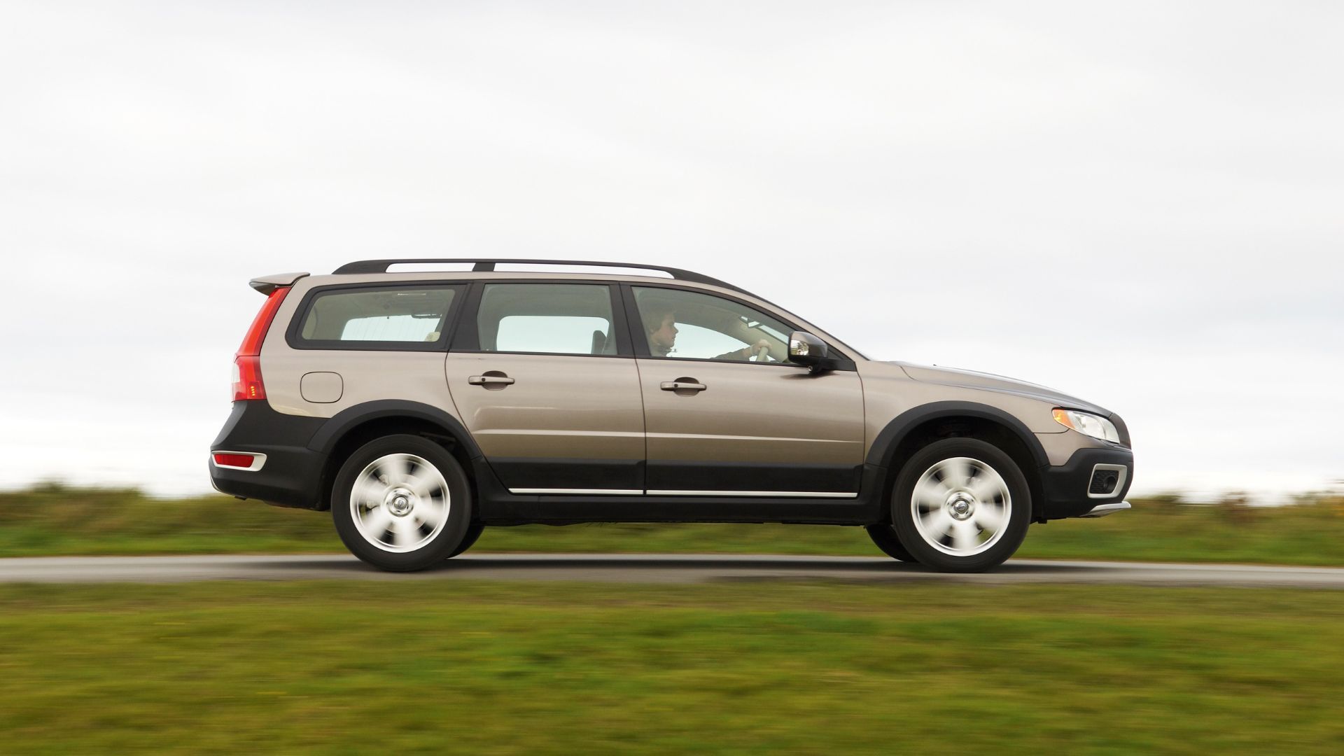 2009 Volvo XC70 Pricing, Photos & Specs