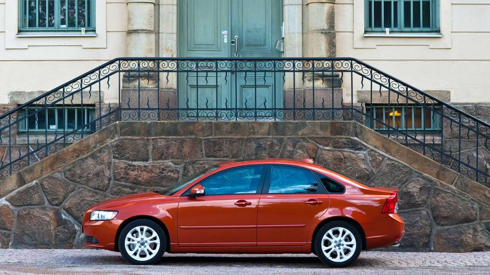 Volvo S40 T5: The Turbocharged 5-Cylinder Compact Sedan