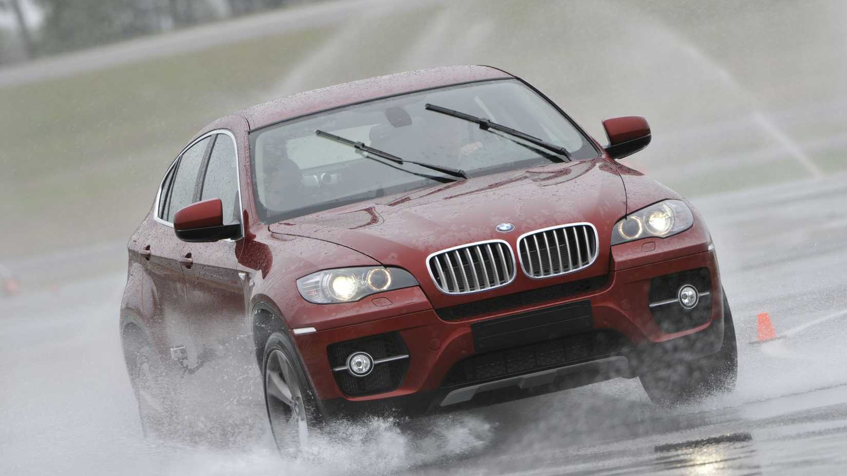 2008 BMW X6 xDrive50i: The First SUV with a Hot-Vee V8 Engine