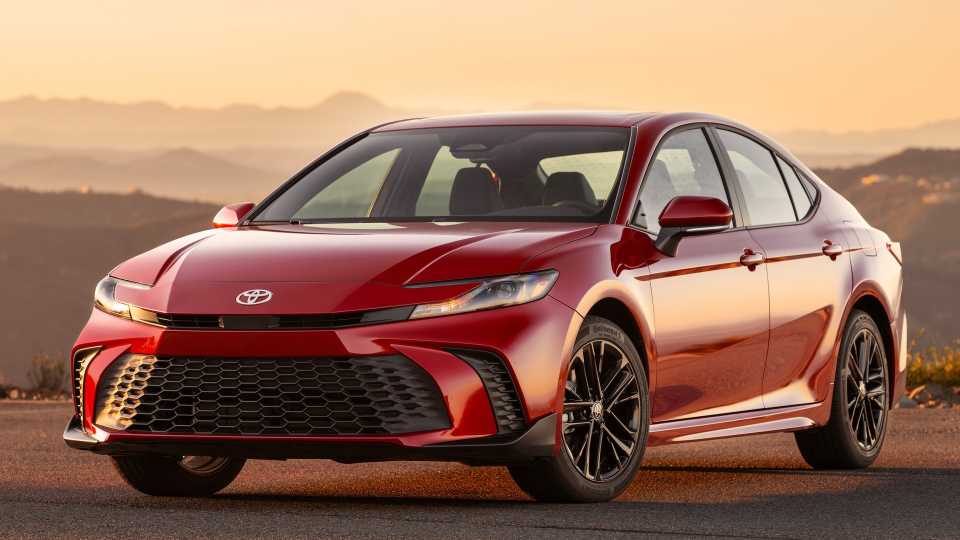 2025 Toyota Camry Pricing, Photos & Specs