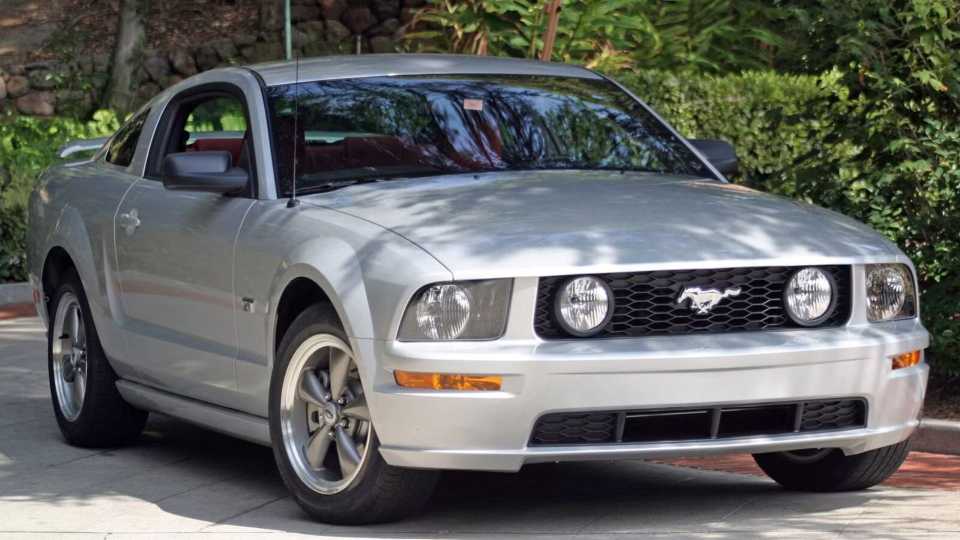 2009 Ford Mustang GT Coupe Pricing, Photos & Specs