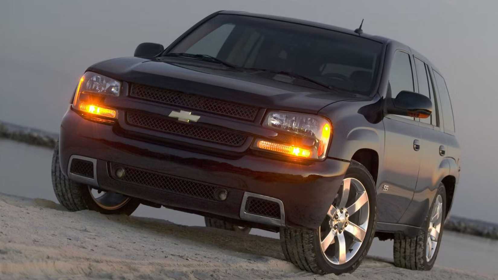 Your $10,000 Performance SUV Options Are The Grand Cherokee SRT8 And ...