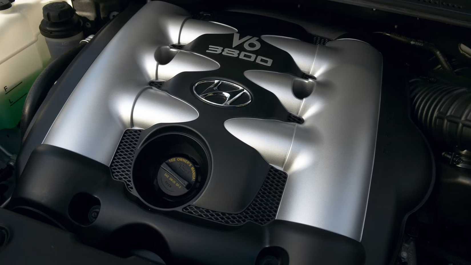 The Hyundai Entourage Minivan Is A Bargain In 2026