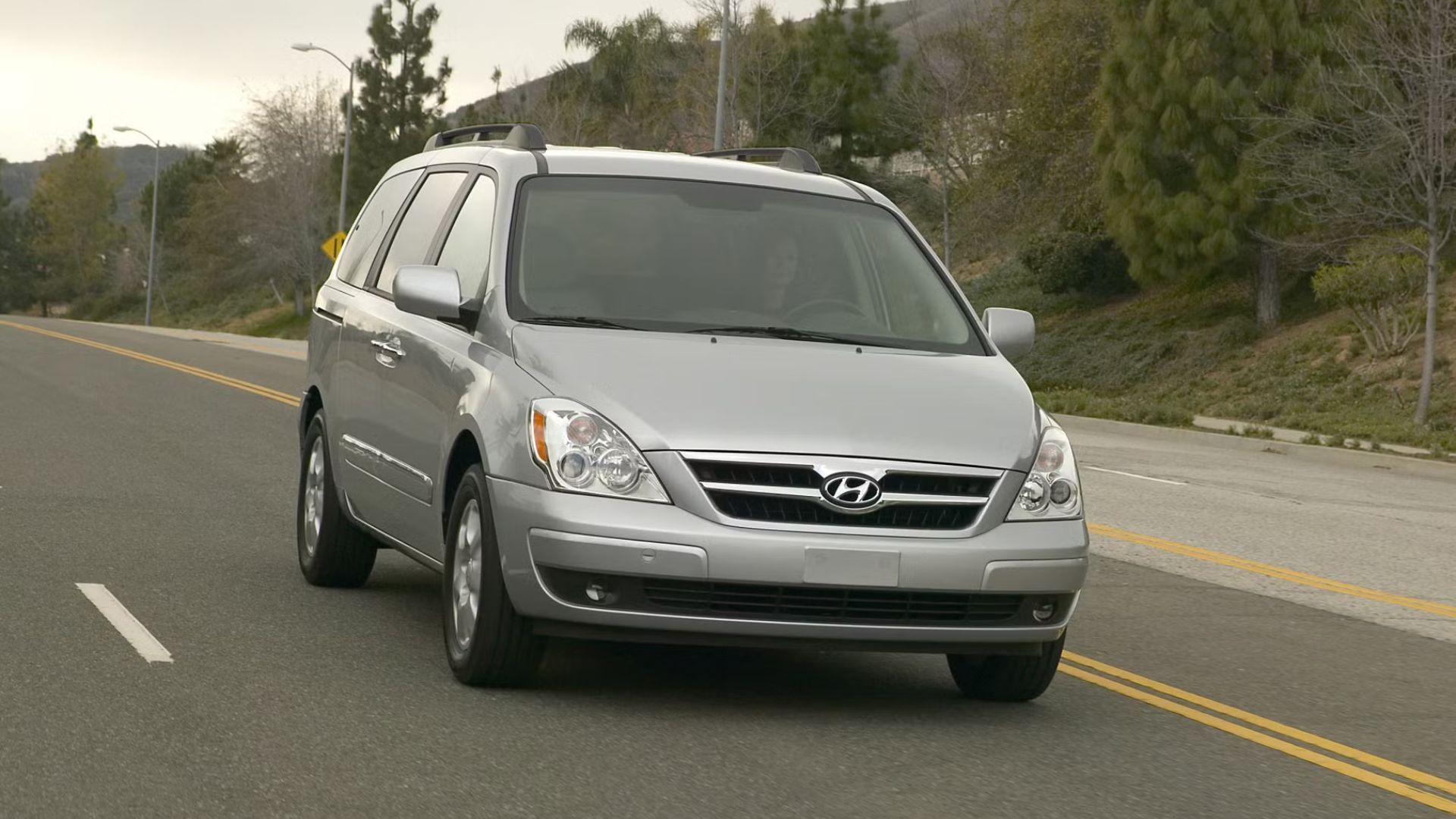 2008 Hyundai Entourage Exterior Photos