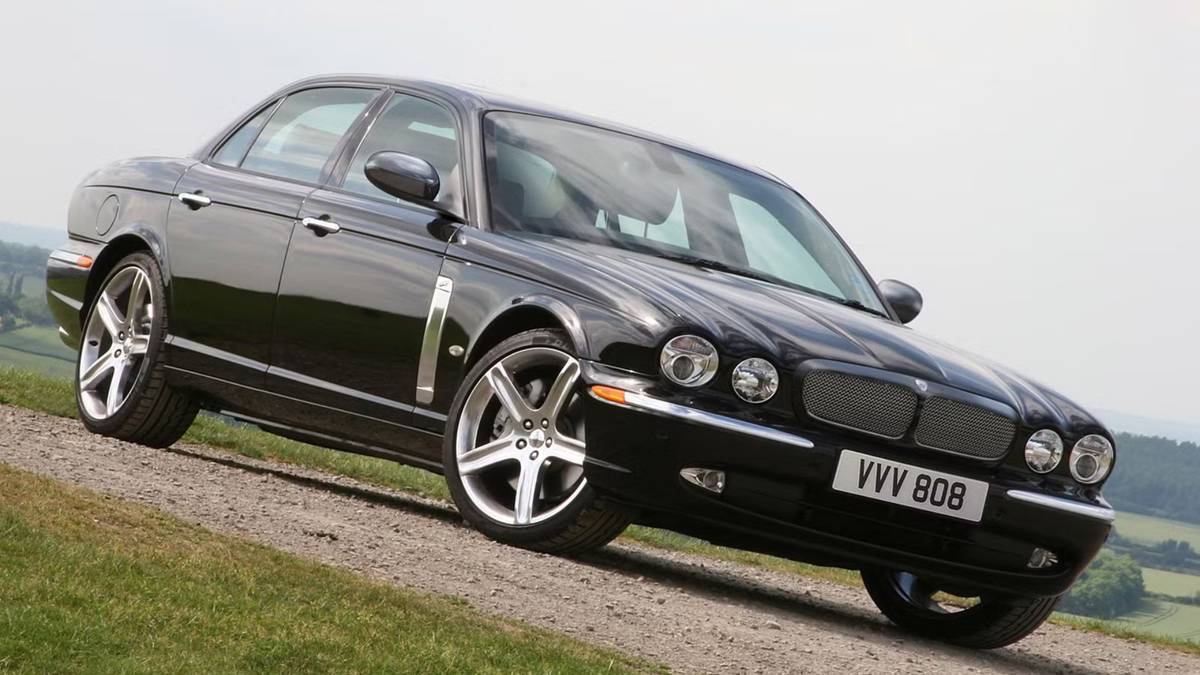 2008 Jaguar XJR Pricing, Photos & Specs
